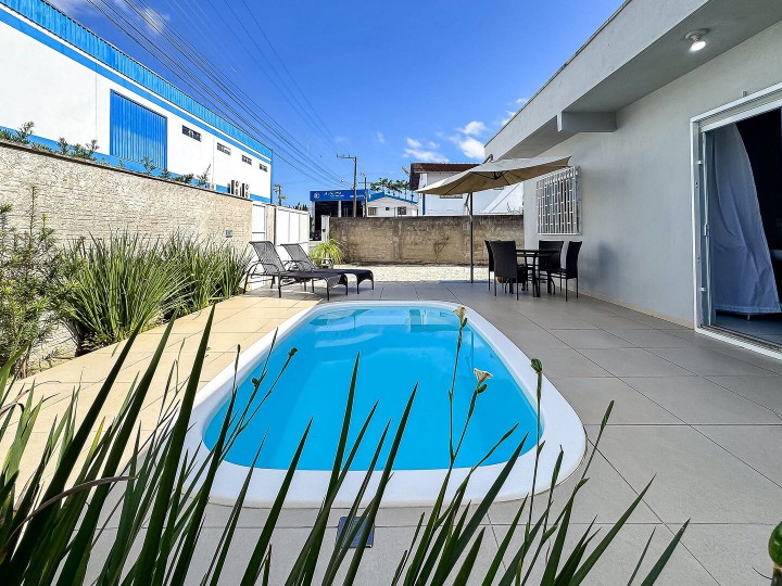 House With Swimming Pool And Barbecue For Up To 6 People - Brusque
