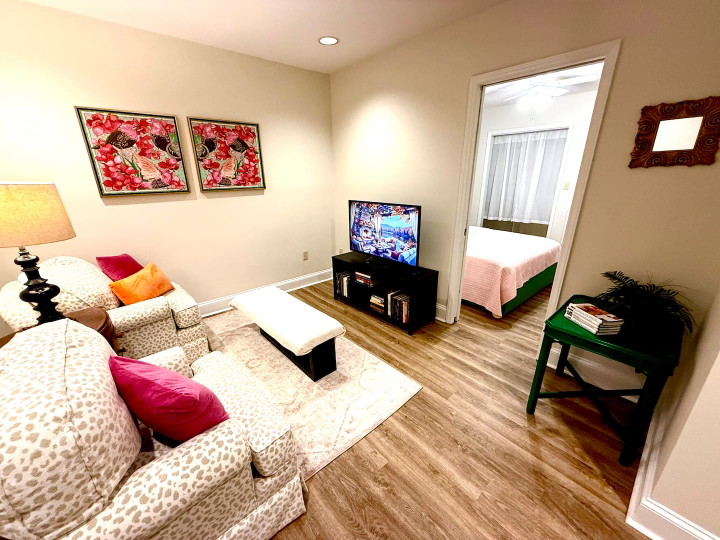 Adorable Guest House Just Minutes To Ncsu - Raleigh, NC