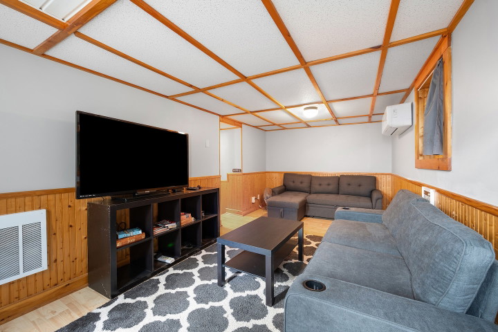 Suite Confortable Et Spacieuse Au Sous-sol - Massachusetts