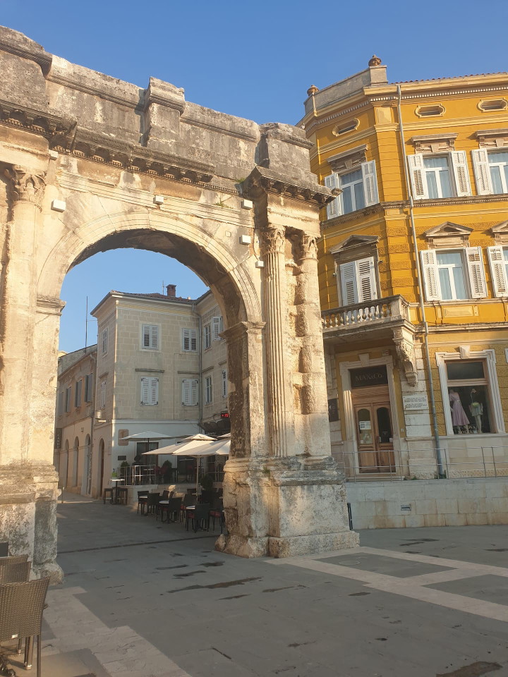 Studio Arena Golden Oldie - Pula