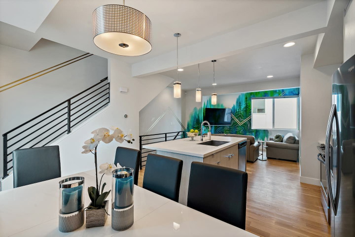 Artistic Modern 2bed/4bath W/ Private Rooftop! - Morrison, CO