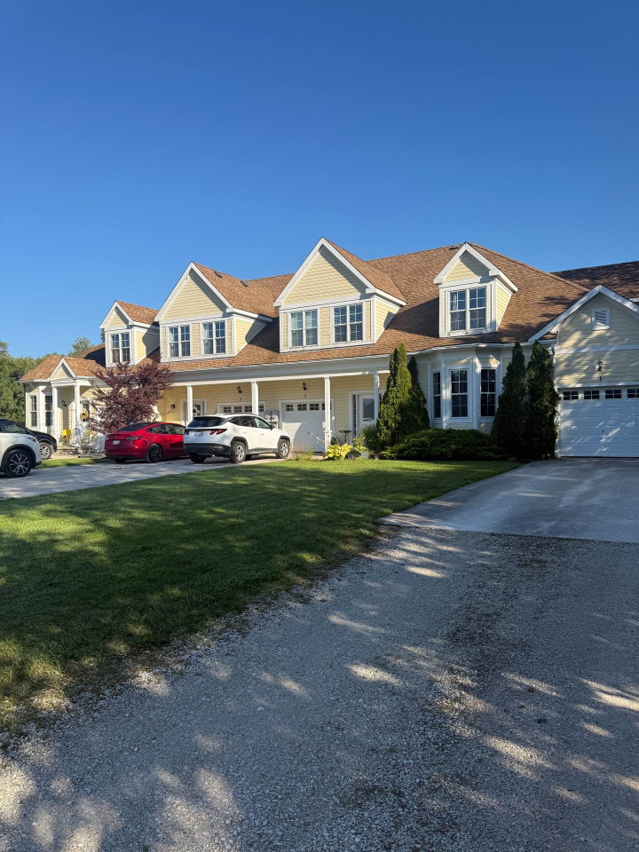 Cape Cod Waterfront Townhouse With Stunning Views - Owen Sound