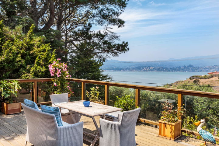 Casa Vintage Con Una Hermosa Vista, Terraza Y Patio Trasero Cercado - Sausalito, CA