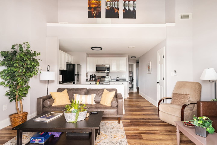Private Balcony In Midtown With Free Parking - Harrisburg, PA