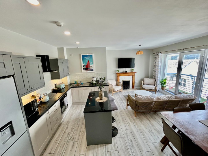 Spacious Haven In The City Centre. 3-bed + Parking - Galway