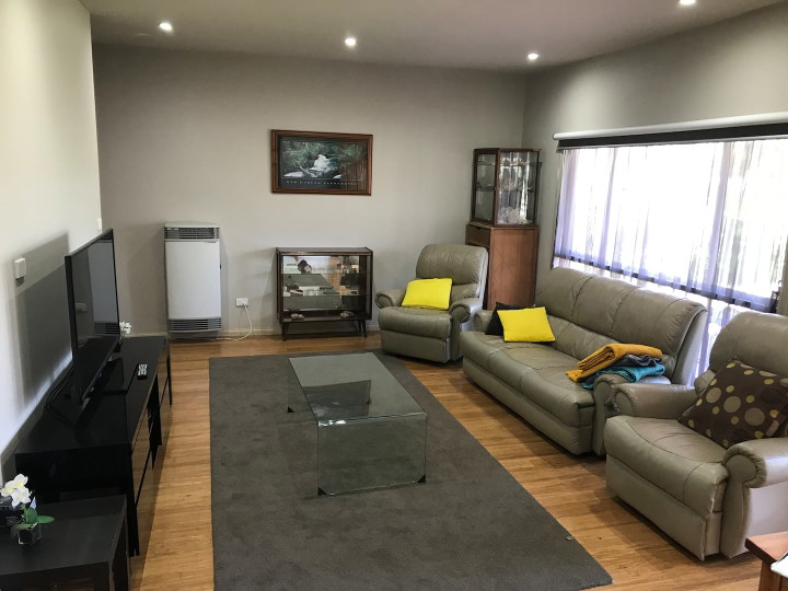 Cosy & Central 4 Bed Family Home - Albury