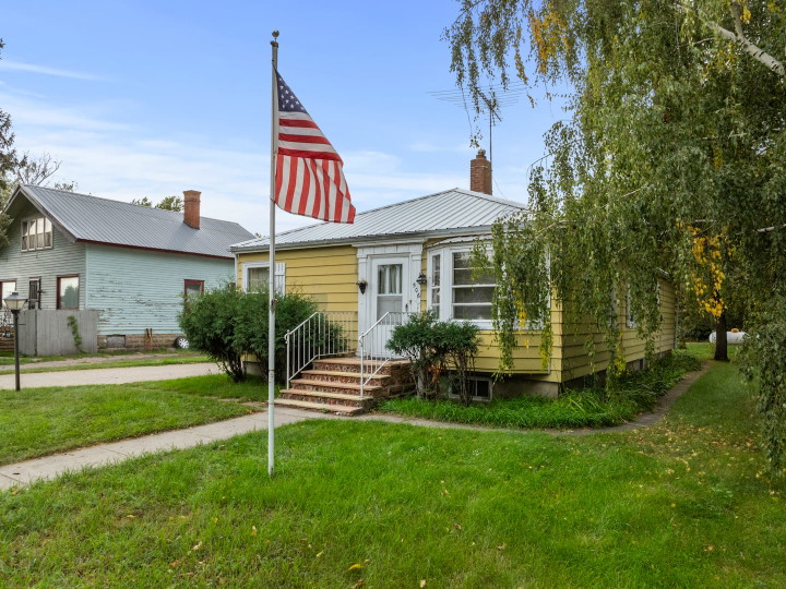 The Little Yellow House - North Dakota