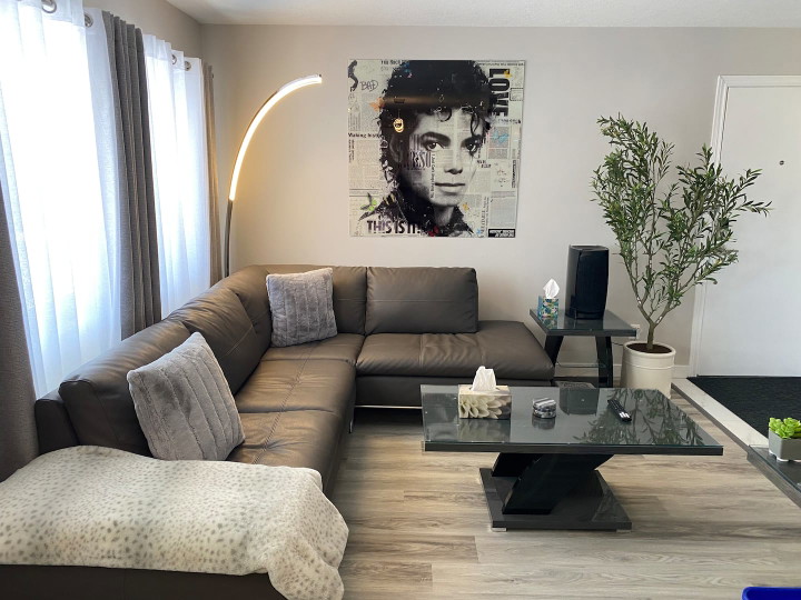 Modern 3 Bed Condo Near Argyle Mall + Free Parking - London