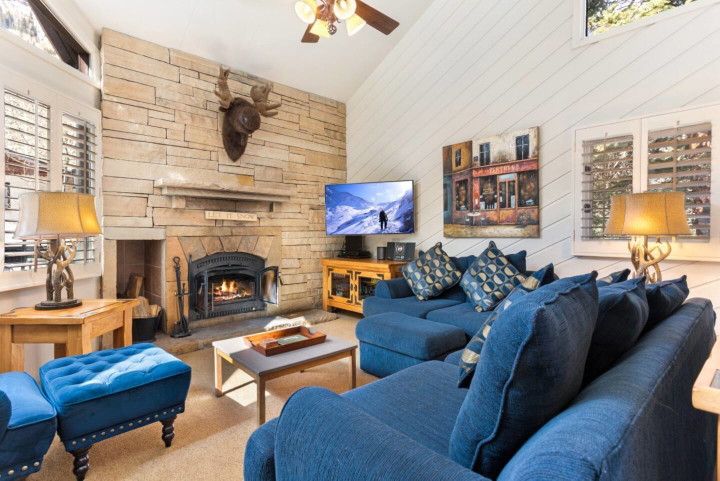 East Vail Townhome - Hot Tub & Close To Bus Stop - Vail, CO
