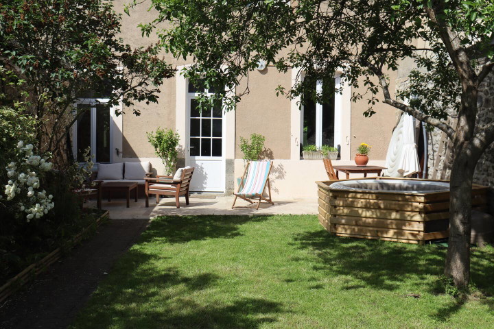Charmante Maison Ensoleillée Avec Jardin - Laval, France