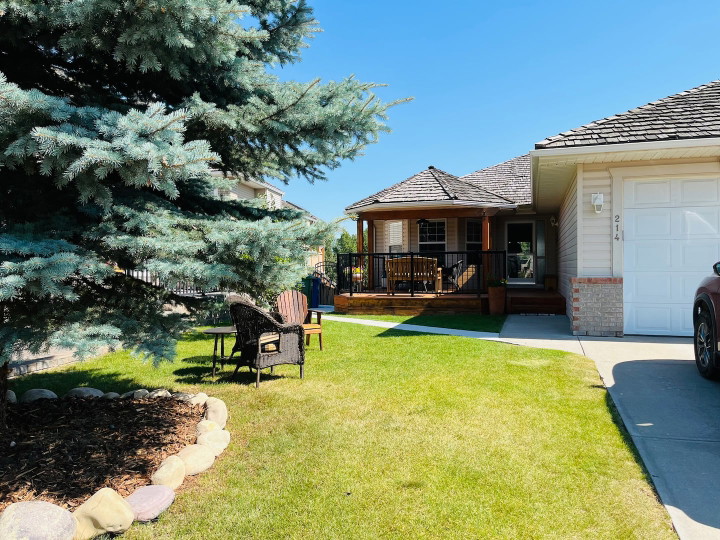 A Touch Of Cochrane Charm - Cochrane