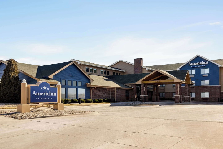 Deluxe King | Americinn Lincoln | Indoor Pool - Lincoln, NE