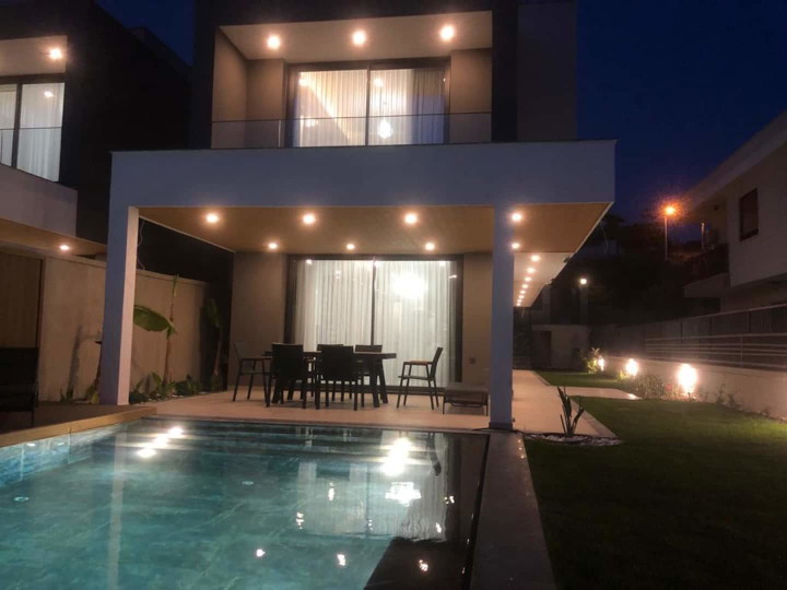 Nouvelle Villa Ayayorgi Avec Chambres éQuipées D'une Piscine Et D'une Salle De Bain. - Çeşme