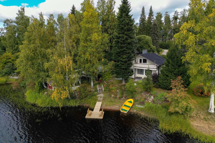 Detached House Near The City Center On The Shore Of A Lake - Finland
