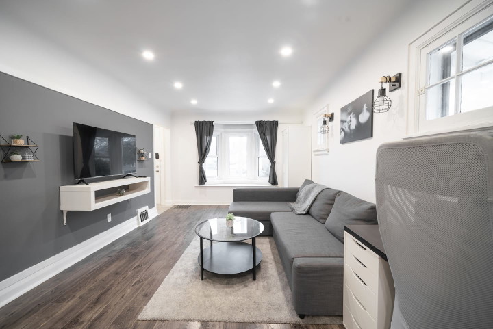 Cozy 3 Bedroom Home W/ 2 Bath Near Fanshawe - 倫敦