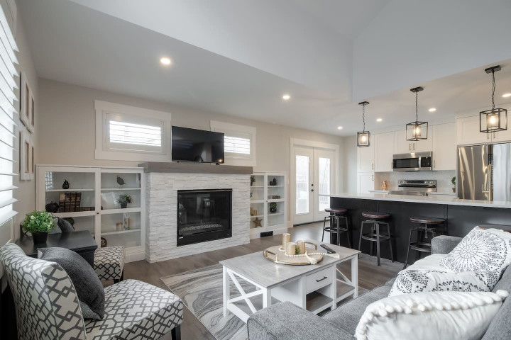 Upscale Victoria Park 2-bedroom Main Floor - Alberta