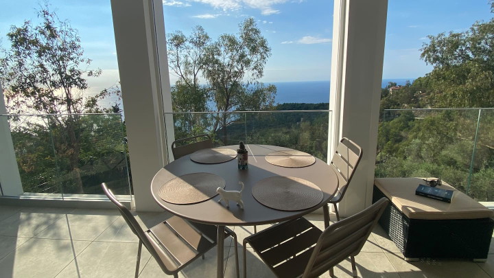 Superbe Appartement Avec Vue Mer Et Piscine - Èze