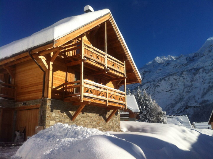 Beautiful Wooden Detached 4 Bedroom Chalet - Oz-en-Oisans