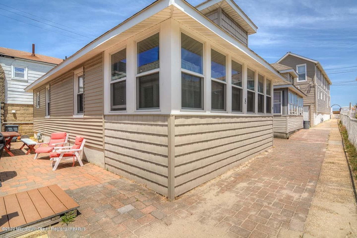 Pt. Pleasant Bch Bungalow 60 Steps From Beach - Point Pleasant Beach, NJ