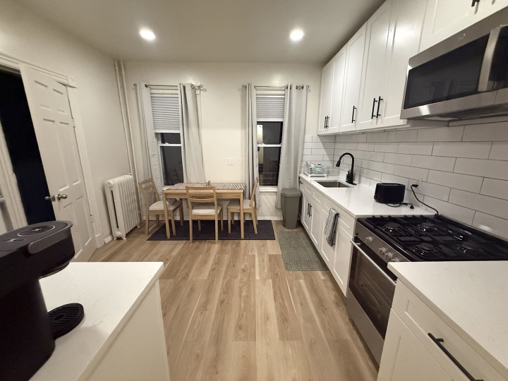 Chef's Kitchen, Parking And Private Backyard - The Bronx, NY