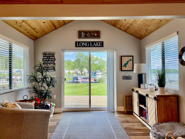 "The Lakehouse" With Pontoon Boat Available - Portage, MI