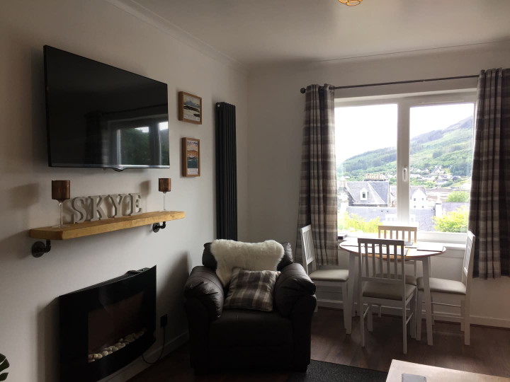 'Mountain View' Sleeps 4, Central Portree. - Portree