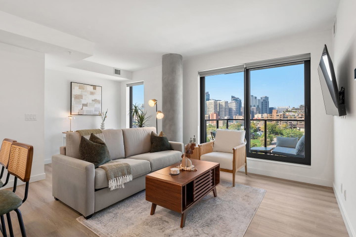 High-floor Escape | 2br/2ba, Parking, Desk, Ac - Canada