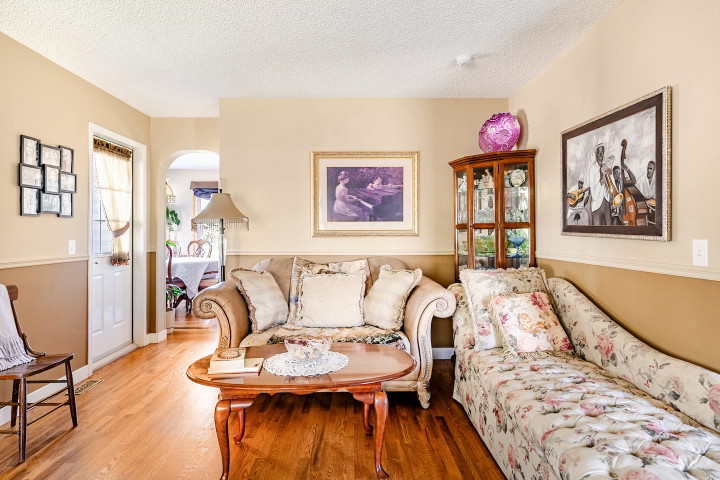 Harmony House Short Term Rental - Okotoks