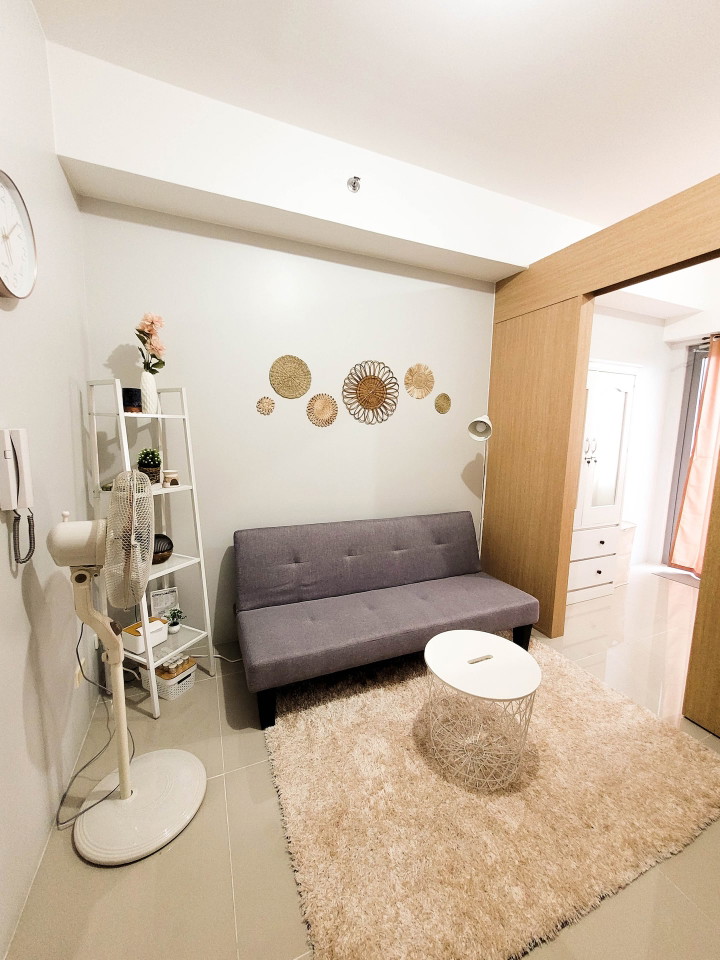 Stylish And Cozy Condo Beside Sm North W/ Balcony - Quezon City