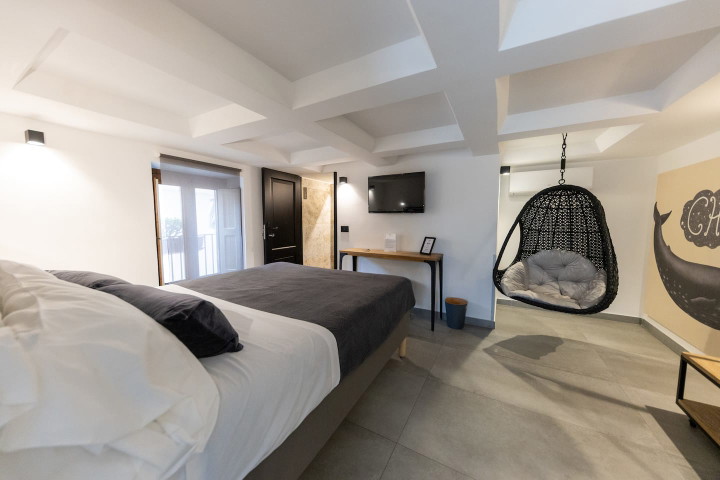 Low Ceiling Attic - Room 105 - Cefalú