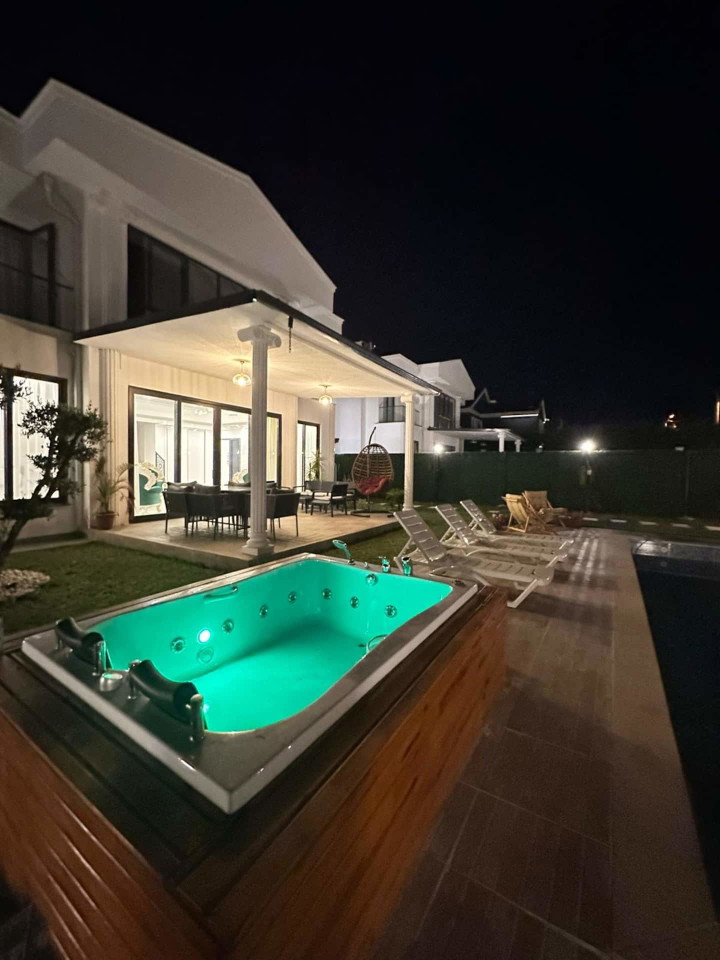 Very Stylish Villa With Heated Pool On Bagdat Avenue - Sapanca