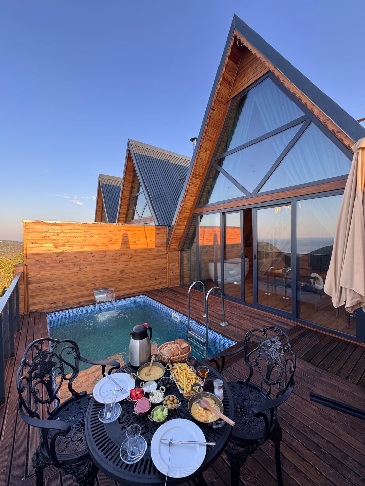 Bungalow With Yomra Hot Pool - Turkey