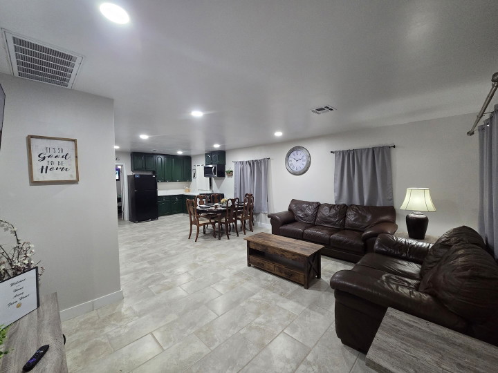 Beautiful 3 Bedroom, 2 Bathroom - Chandler, AZ