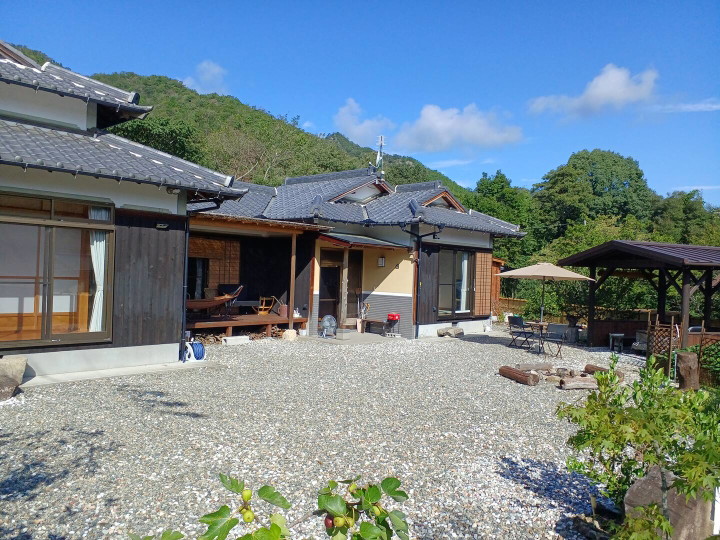 愛犬と日本家屋のまるまる貸別荘/Bbq！囲炉裏部屋にバレルサウナ！露天風呂とドックラン！森湖畔癒し宿 - Himeji