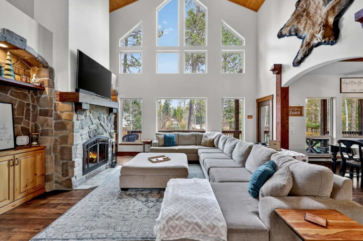 Luxurious Cabin With Hot Tub, Large Yard, Fire Pit - Donnelly, ID