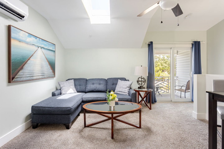 Hawk Nest Apartment-walk Downtown, New Pool! - Dunedin, FL