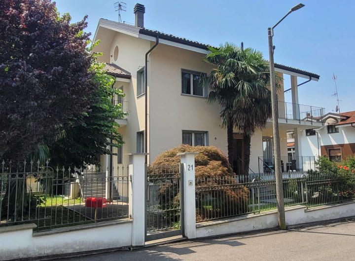 Villa Camelia In The Spacious And Bright Greenery - Turin