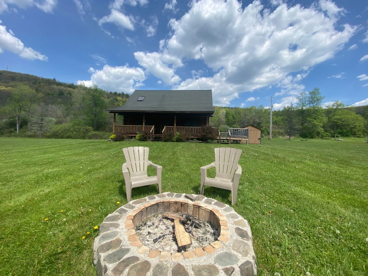 West Branch Getaway - Entire Riverfront Cabin - Deposit, NY