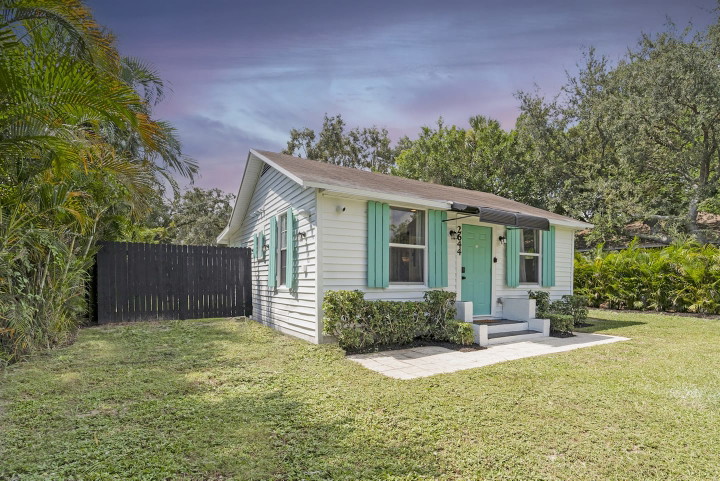 House With Fenced Yard - Palm Wave Says - - West Palm Beach, FL