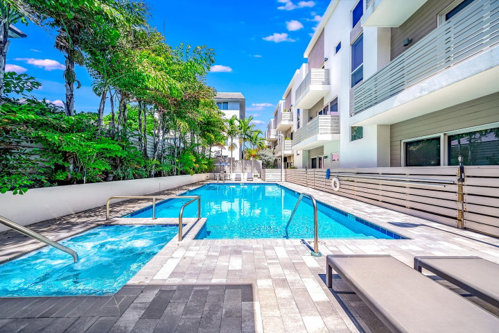 Pool+hot Tub+sauna+gym! 1 Minute Walk To Beach! - Deerfield Beach, FL