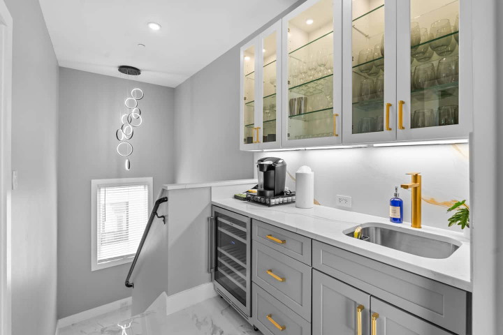 Modern 4br Home | Rooftop Deck, Parking &Sleeps 12 - Arlington, VA