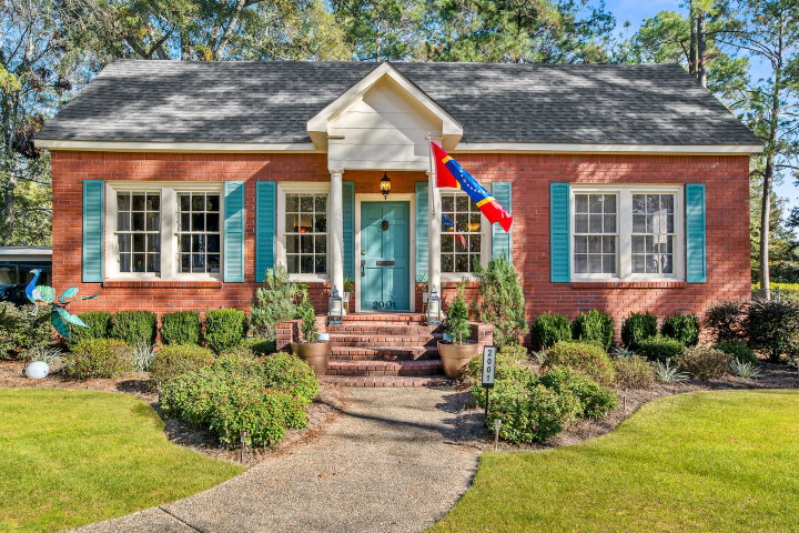 Meg's Eclectic "Tall Pines". - Laurel, MS