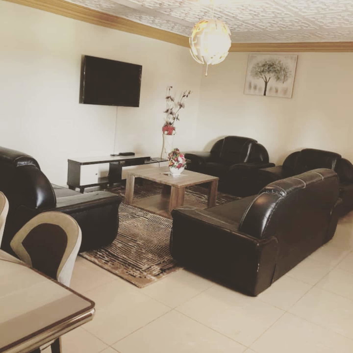 Magnifique Villa Avec Jacuzzi Sur 2 éTages - Conakry
