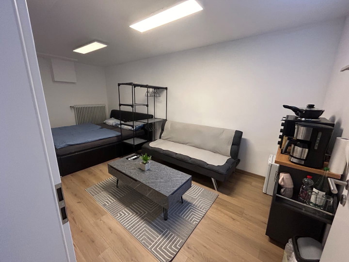 Basement With Private Entrance - Friedberg