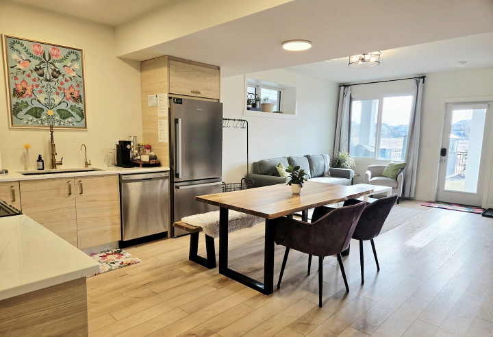 Bright Walkout Suite W/ View 10-12 Mins To Wem - Edmonton, Canada