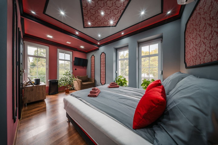 White House Apartman, Miskolc Red Room - Miszkolc