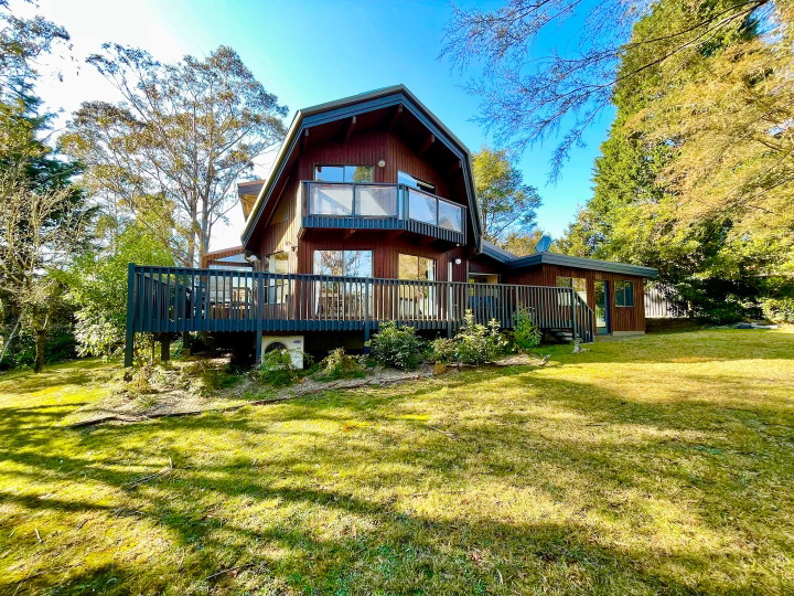 Sublime Cedar Lodge - Leura