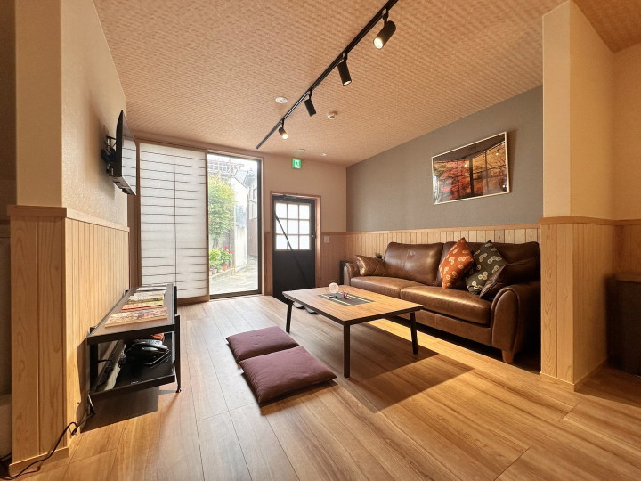 3 Minutes From Bus Stop, Convenient/62 ㎡/2 Bedrooms/up To 5 People/nijo Castle Nearby/kyoto Cedar And Tatami Experience/quiet Area - Kyoto