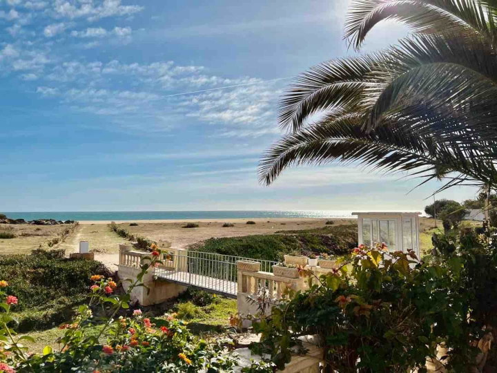 Villa De Charme Pieds Dans L'eau Avec Jardin - Hammamet