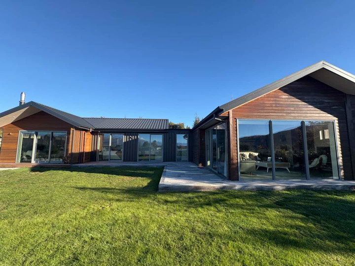 Boulder 15 - Lake Tekapo